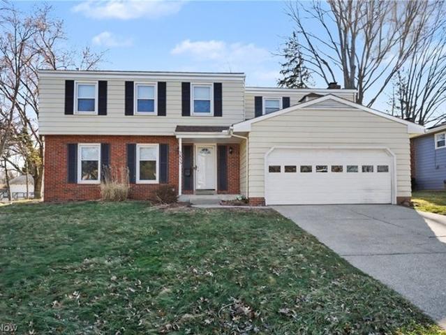 3833 Silver Wood Dr, Stow, OH 44224