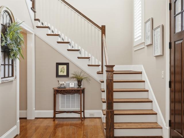3833 Somers Ln