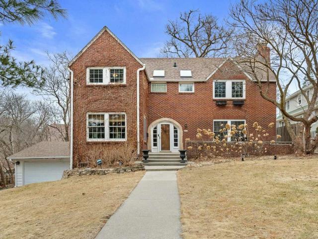 3833 Woods Drive, Des Moines, USA, IA