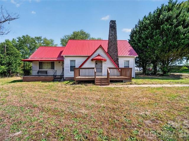 3833 1st Ave SW, Hickory, NC 28602