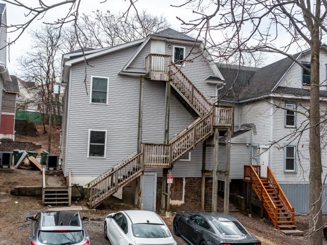 383 1/2 lightstreet road