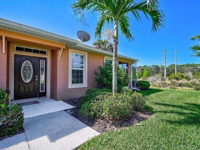 383 Capulet Dr, Venice, FL 34292