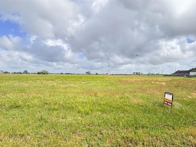383 Brahman Trl, Angleton, TX 77515