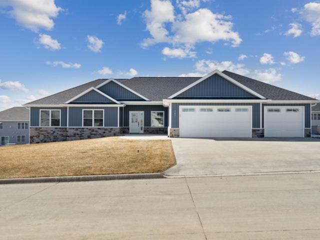 383 Solomia Ct, Peosta, IA 52068