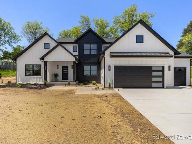 383 Rogue River View Dr NE, Rockford, MI 49341