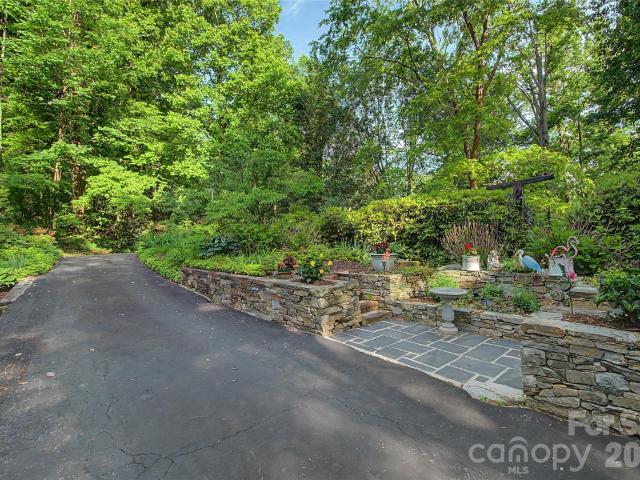 383 Ravenwood Lane