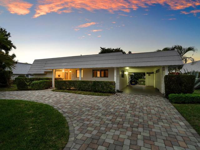 383 Villa Dr S, Atlantis, FL