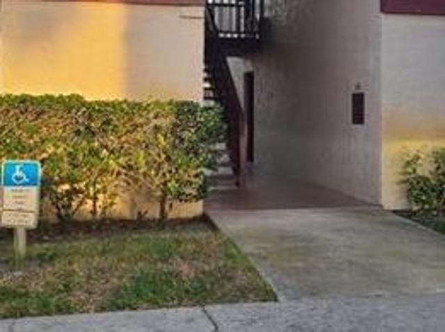 3844 N Lake Dr #132, Tampa, FL 33614