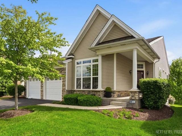 3844 Valhalla Dr, Elgin, IL 60124