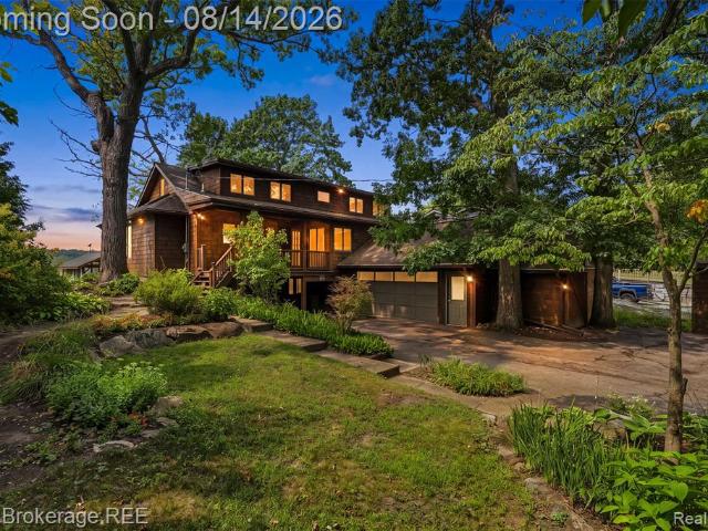 3845 Dorothy Lane