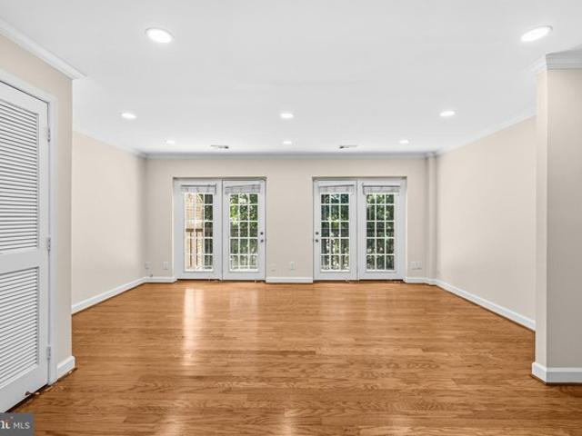 3846 Chesterwood Dr Unit 3846, Silver Spring, MD 20906