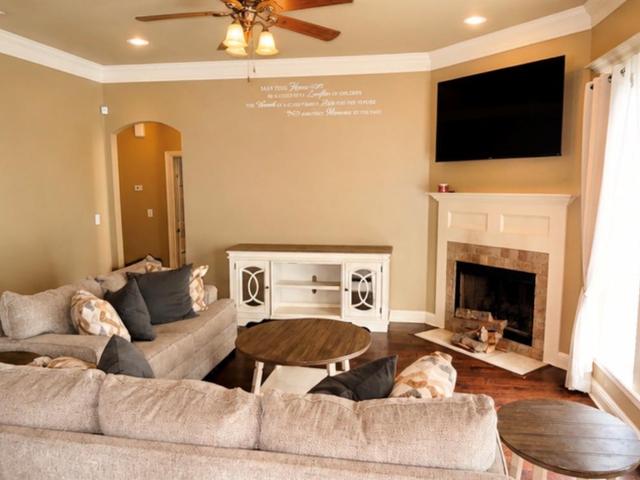 3848 Lakeside Drive