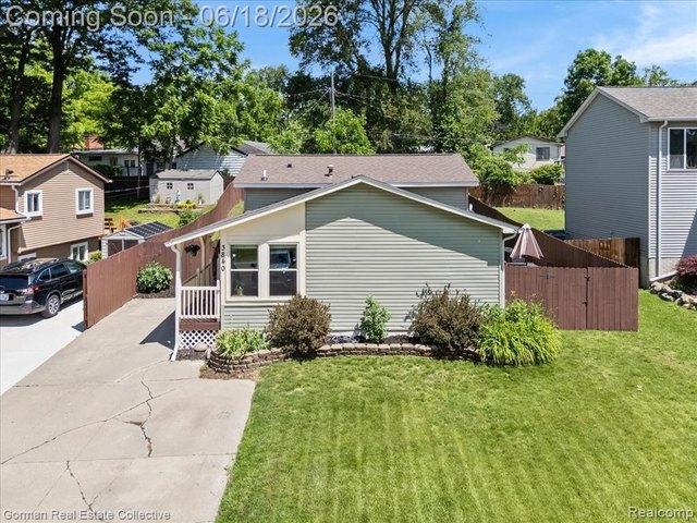 3840 Cass Elizabeth Rd, Waterford Township, MI 48328
