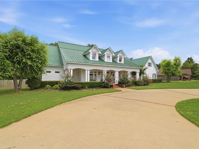 3840 E River Bluff Cove