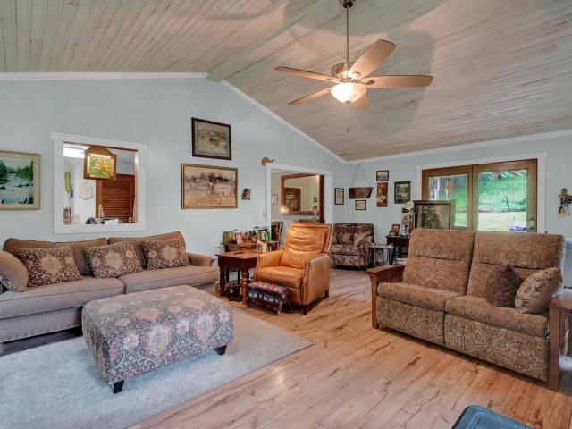 3841 Old Farm Road