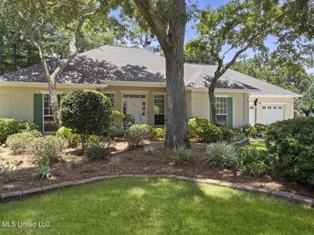 3841 Chaumont Cir, Ocean Springs, MS 39564