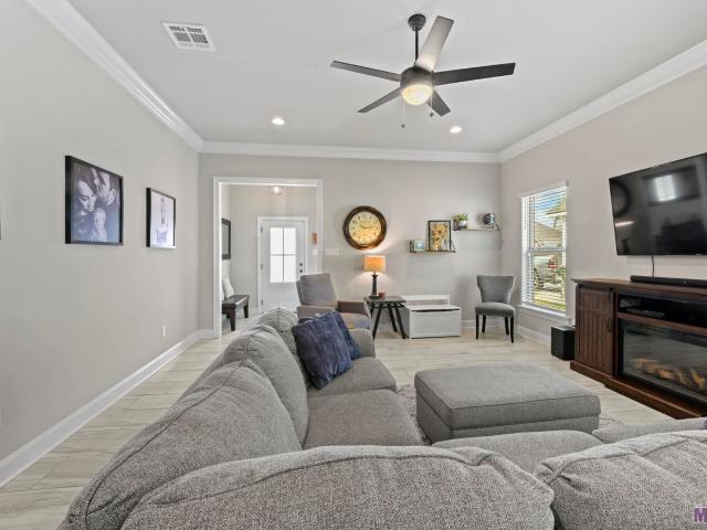 38424 Parliament Dr, Prairieville, LA 70769 | MLS #BR2026000 | Compass