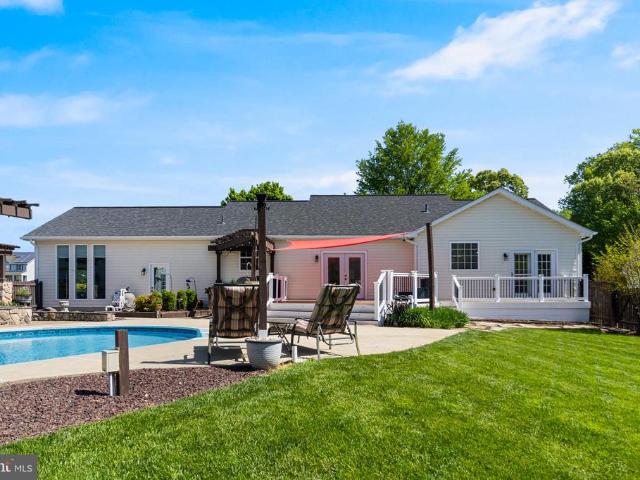 38425 Rooster Lane
