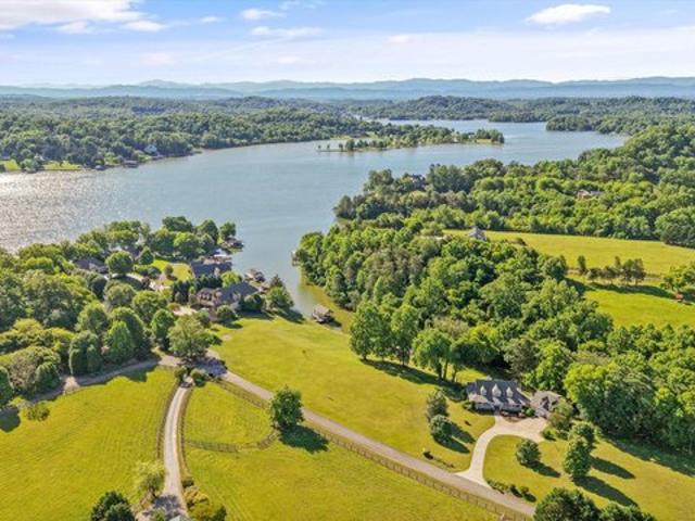 3842 Attley Dr, Louisville, TN 37777