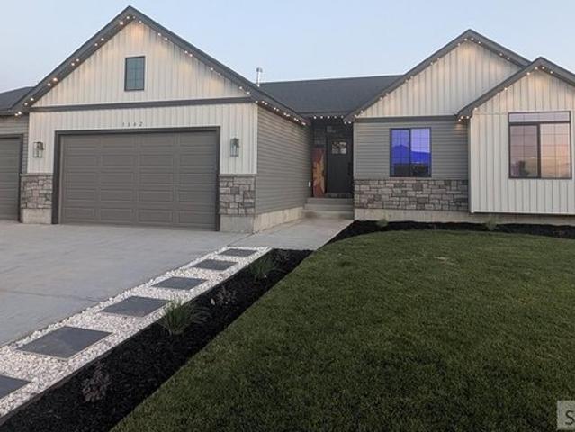 3842 Hidden Valley Dr, Ammon, ID 83406