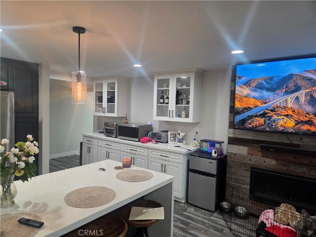 3842 Hillside