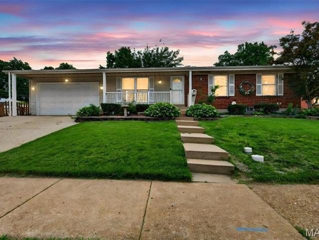 3843 Tesson Ct, Saint Louis, MO 63123