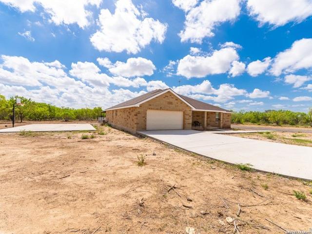 384 County Road 124, Floresville, TX 78114