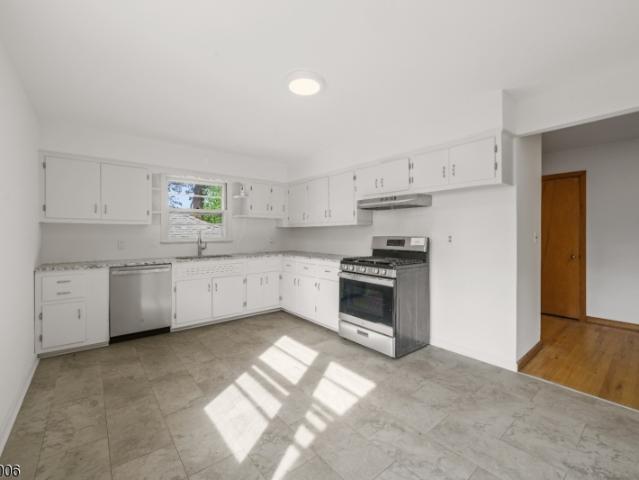 384 Delawanna Ave