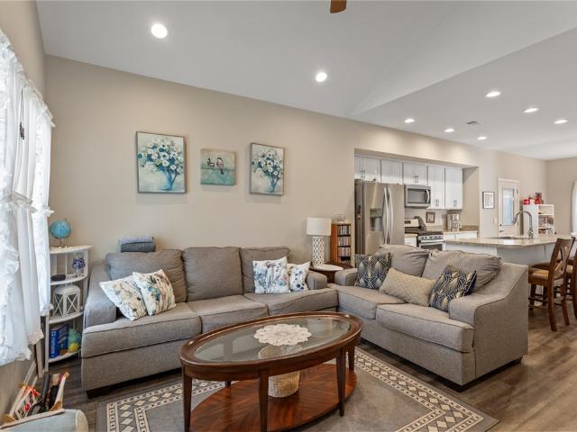 384 E Woodland Drive