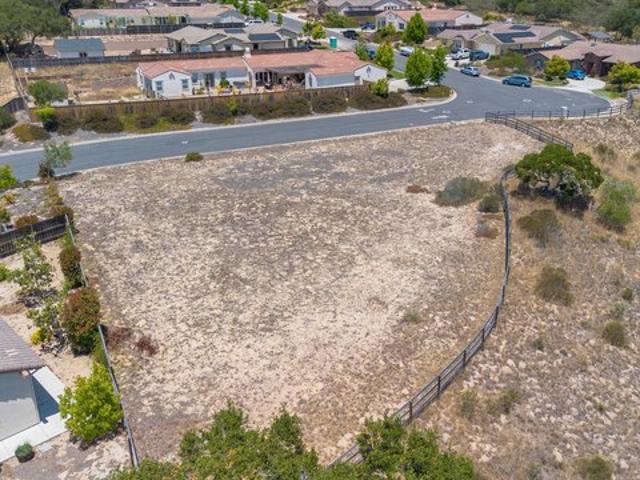 384 Falcon Crest Dr, Lompoc, CA 93436