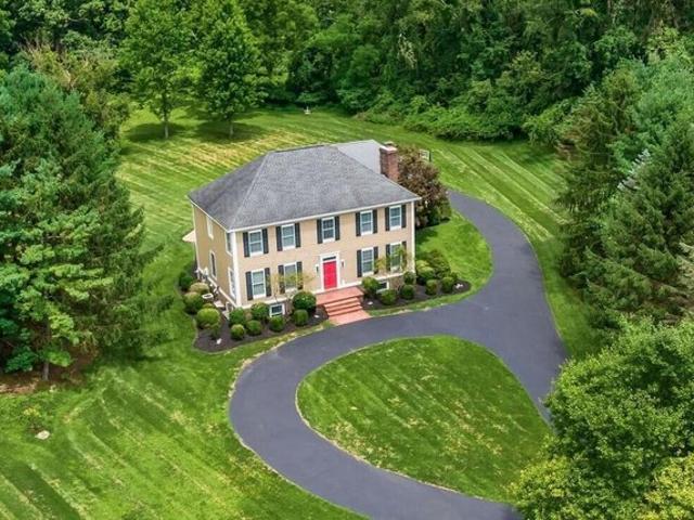 384 Longford Dr, Granville, OH 43023