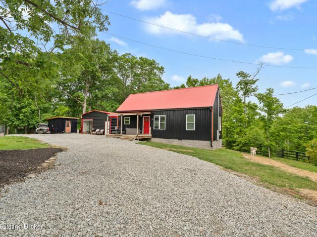 384 Lakeview Dr