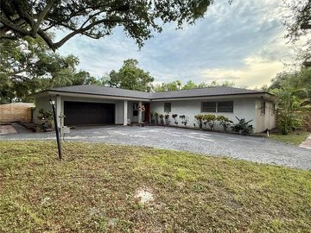 384 Lentz Rd, Belleair Bluffs, FL 33770