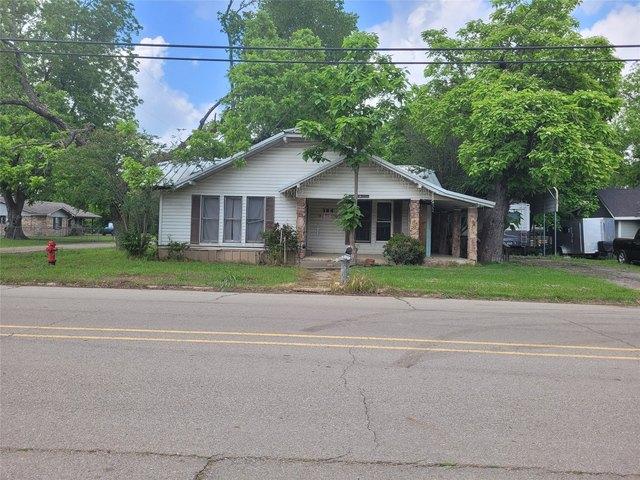 384 Monroe St, Deport, TX 75435
