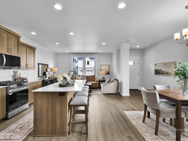 384 N Fritts Ave, Meridian, ID 83642