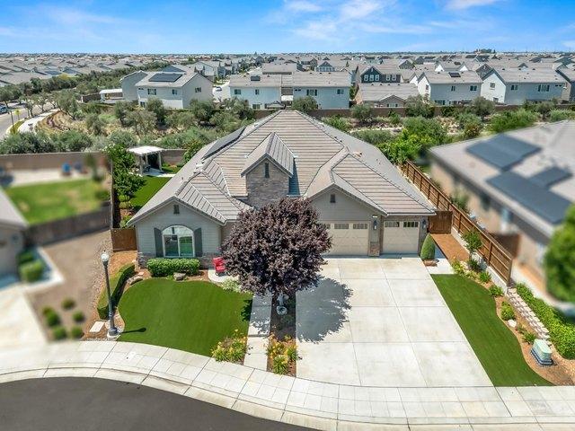 384 Sentinel Dr S, Madera, CA 93636