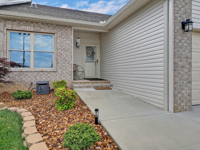 384 Woodgate Dr
