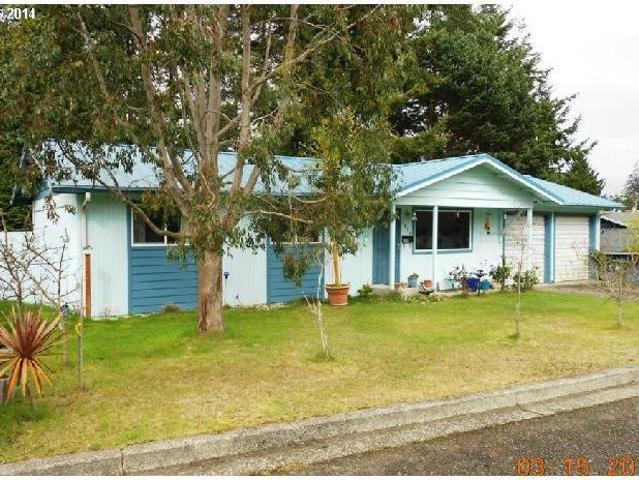 3854 Vista Dr, North Bend, OR 97459