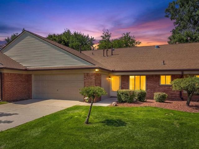 38551 Palm Meadow Dr Unit 15, Clinton Township, MI 48036