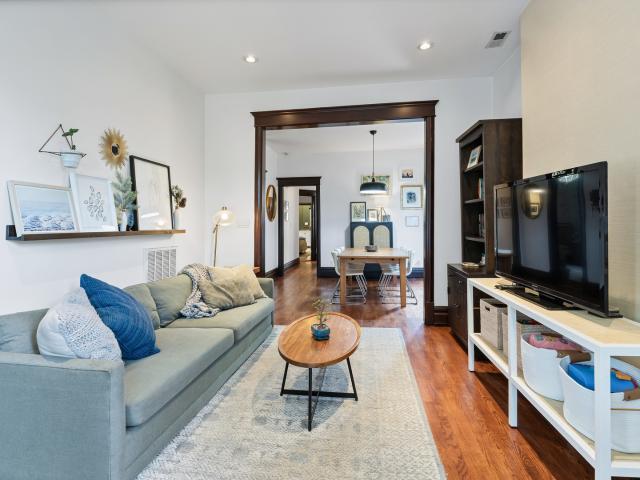 3855 n greenview avenue # 2a