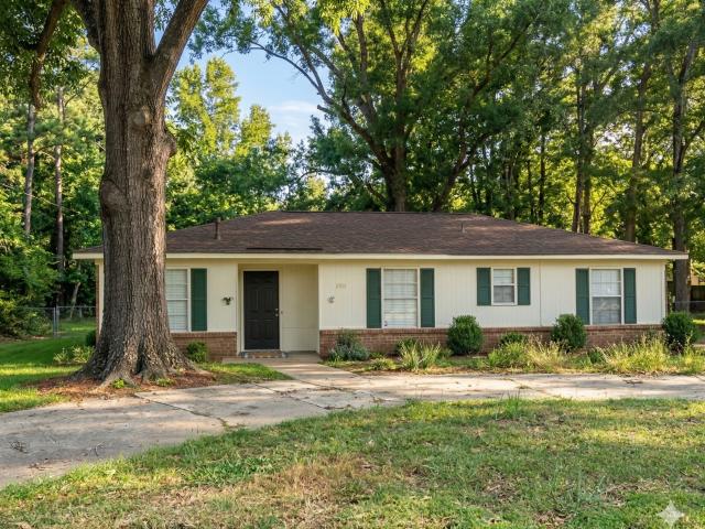 3855 Woodley Rd, 4 beds, 2 full baths