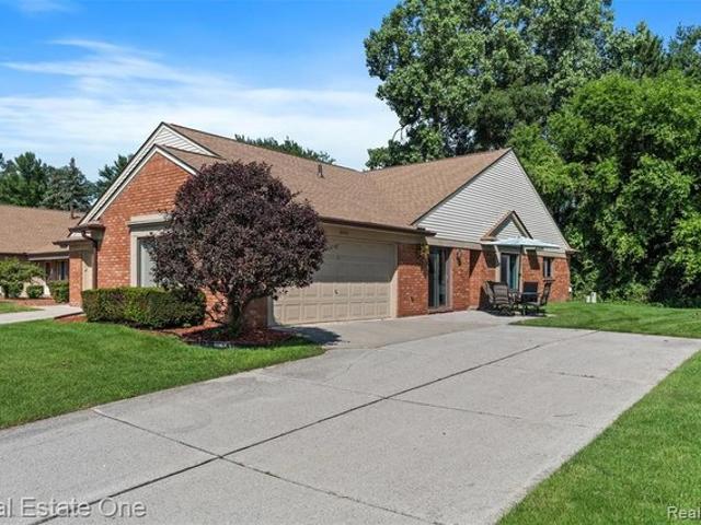38563 Palm Meadow Dr, Clinton Township, MI 48036