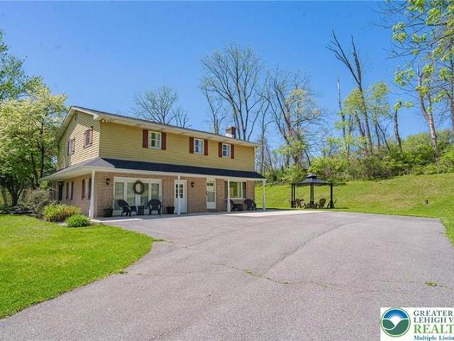 3857 Friedens Rd, Slatington, PA 18080
