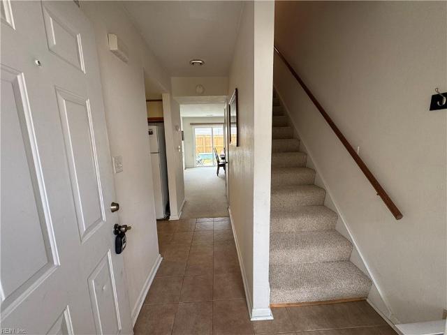 3858 Staffordshire LN