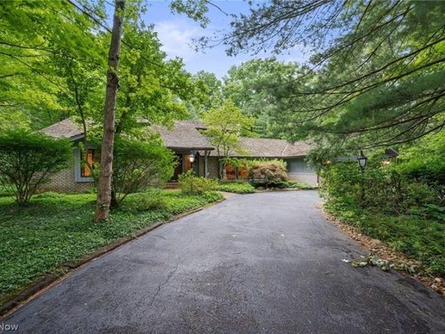 38500 Chagrin Blvd, Moreland Hills, OH 44022