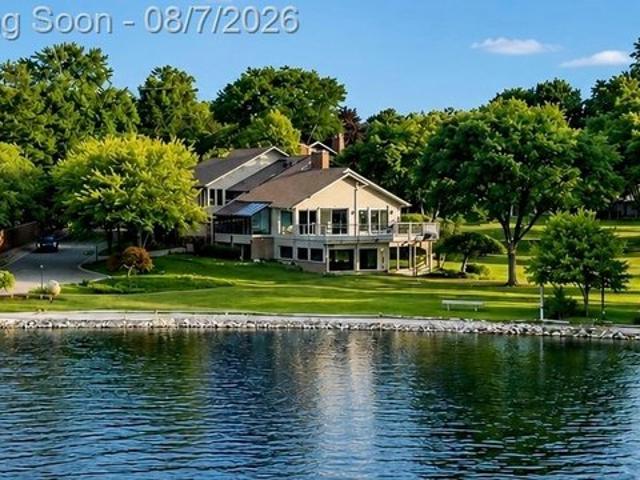3850 Pine Harbor Dr, West Bloomfield Township, MI 48323