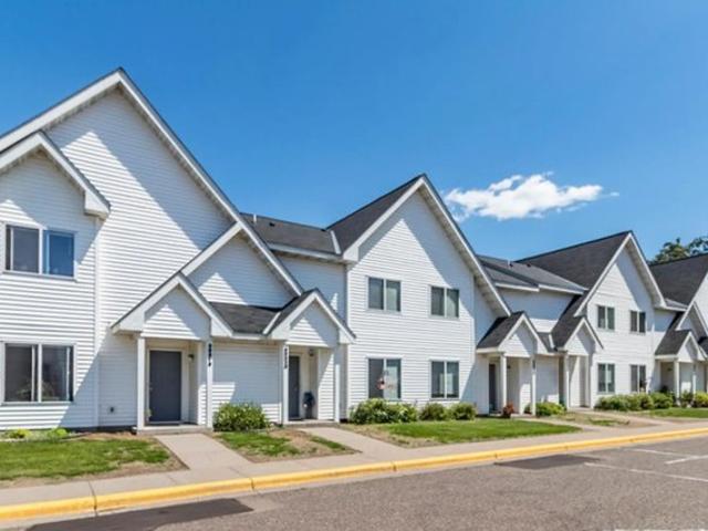 38516 Oakview Cir, North Branch, MN 55056