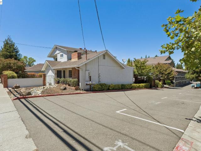3851 Vineyard Ave