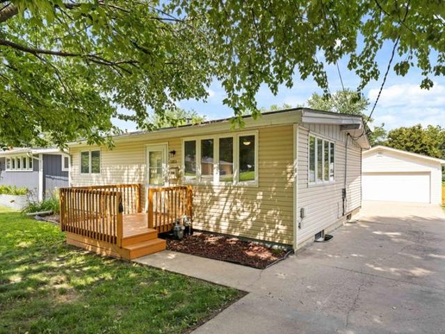 3851 43rd St, Des Moines, IA 50310