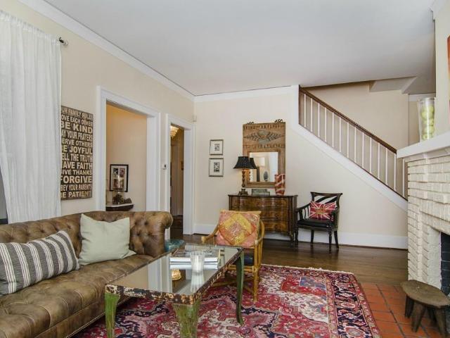 3852 Mockingbird Lane